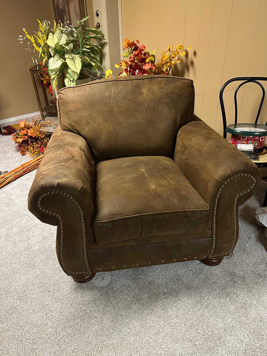 Suede Chair – sellmystuffcanadahamilton